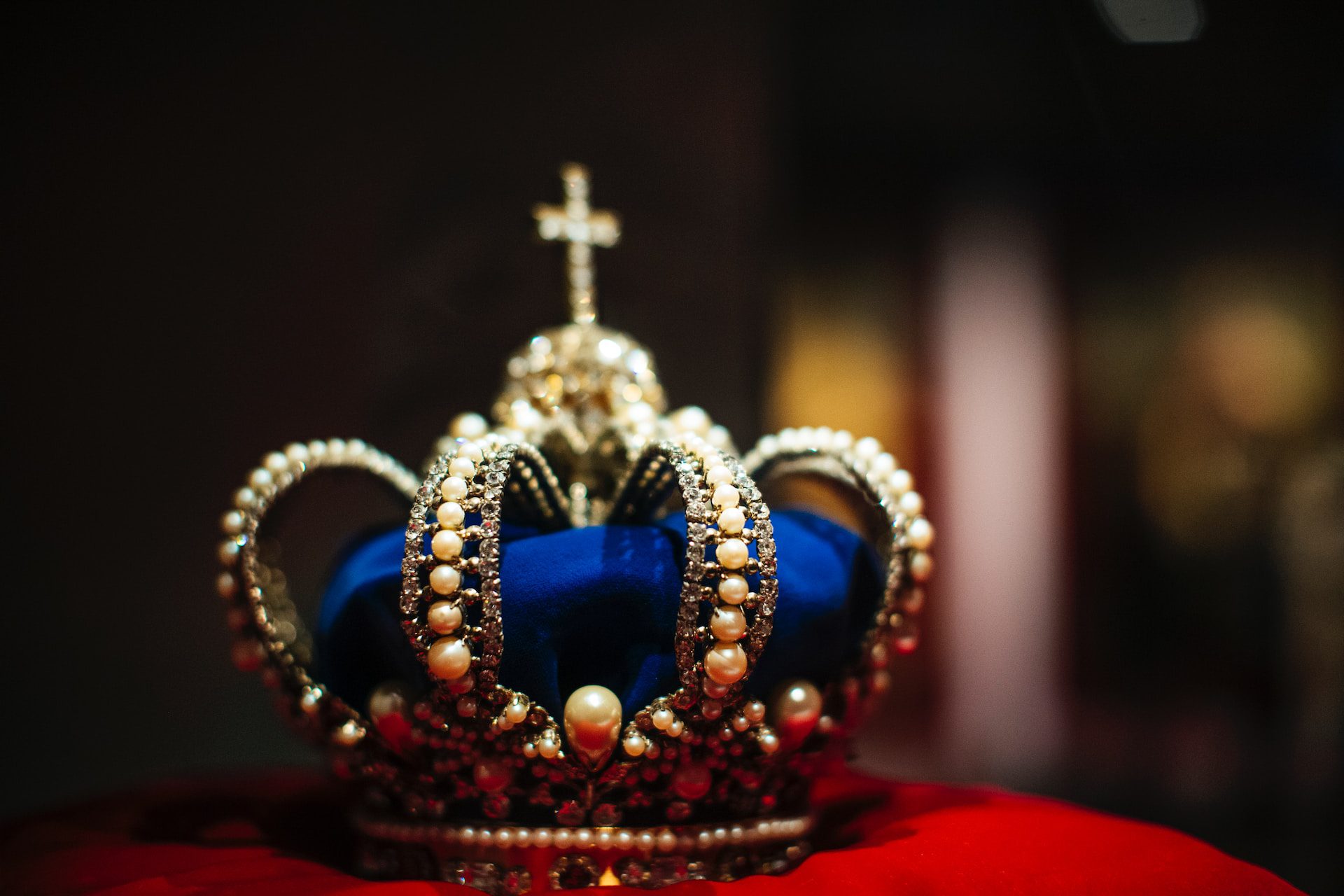 The Fascinating History Behind the World’s Most Famous Royal Jewels ...